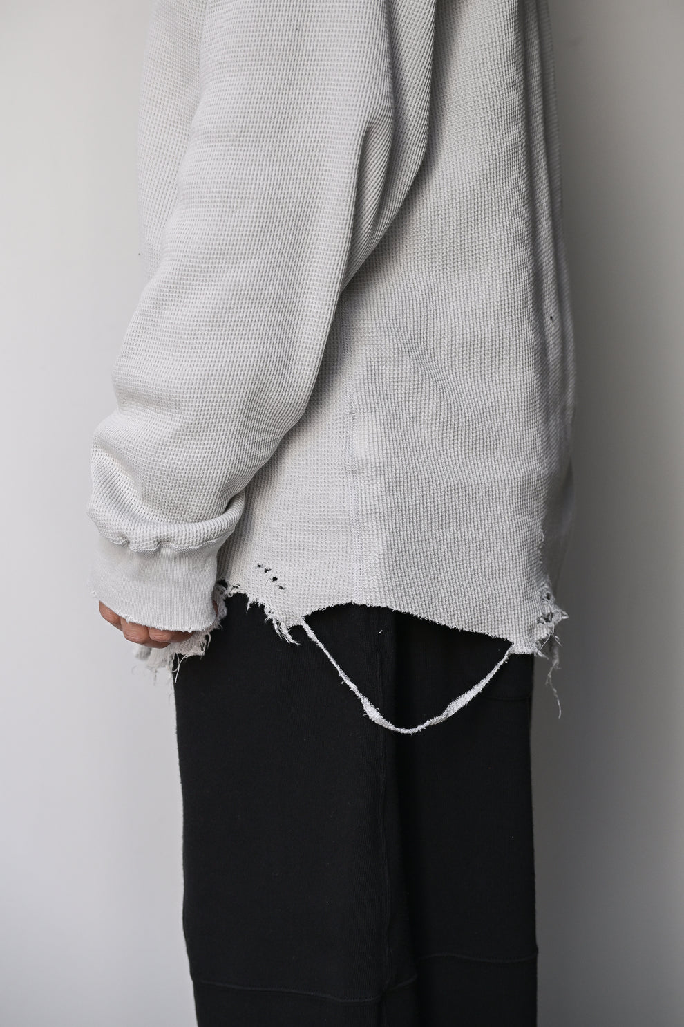 ANCELLM / DAMAGE WAFFLE CREW LS -GREIGE – and father